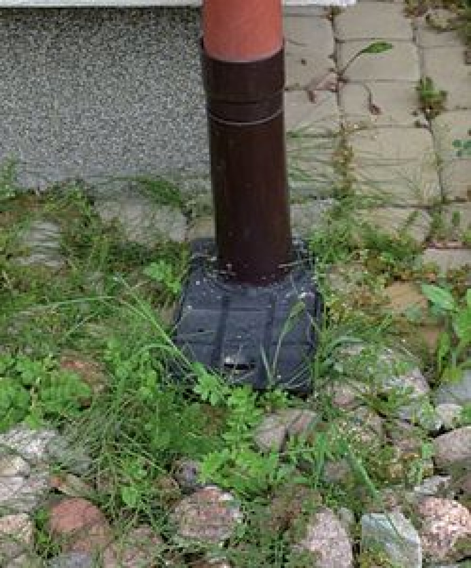 O jedną rurę spustową w systemie rynnowym za mało