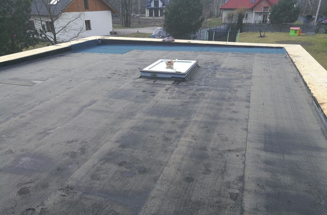 Dachy płaskie i zielone: budowa, rodzaje i pokrycia